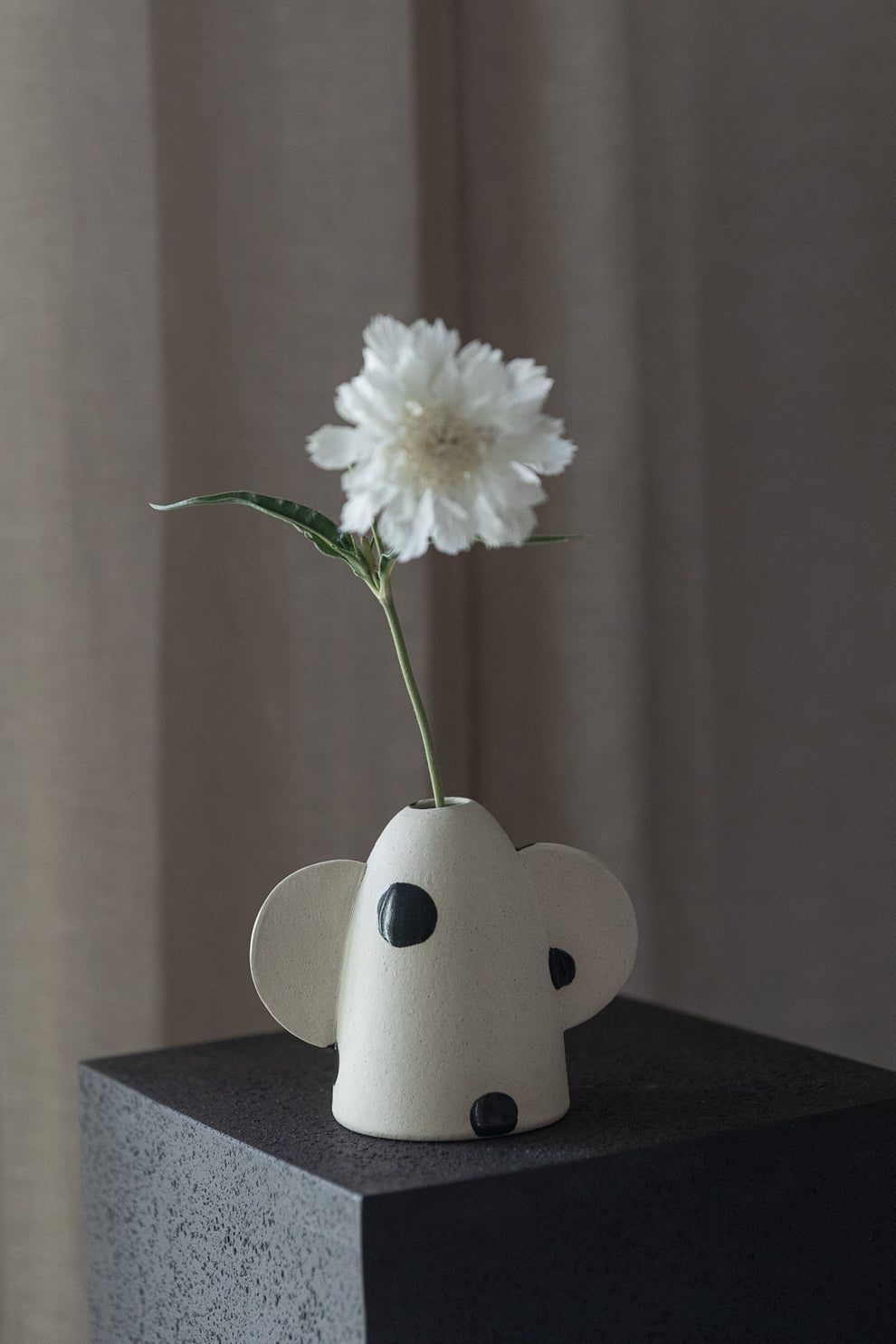 Dotted Darkness Vase – dollstudios