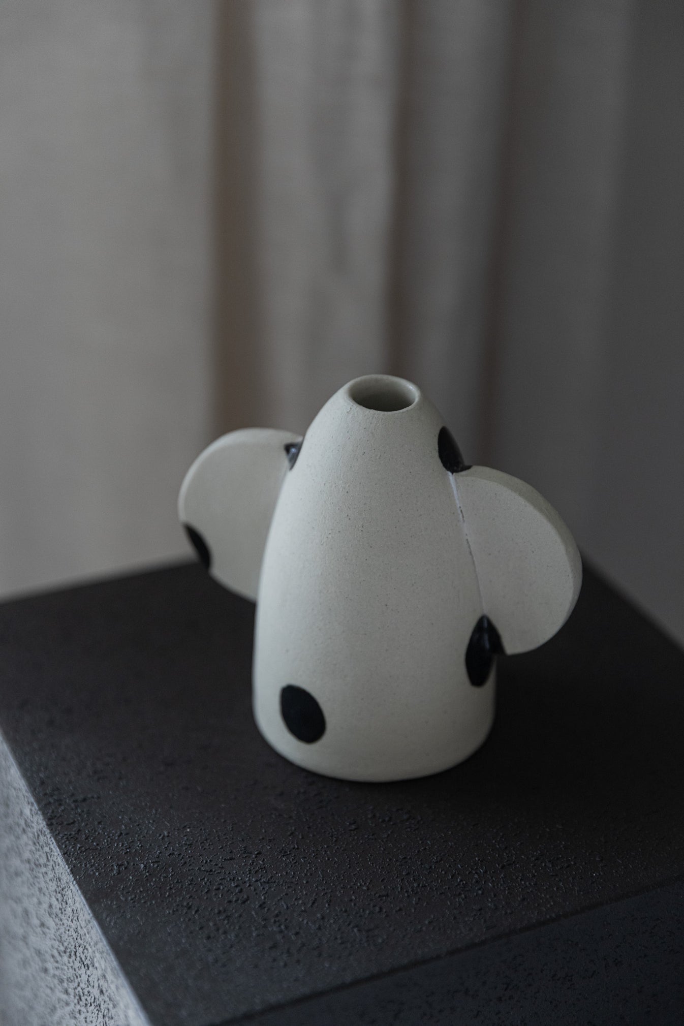 Dotted Darkness Vase – dollstudios